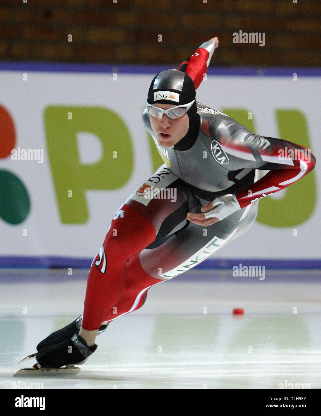 Canadian ice speed skater Jeremy Wotherspoon is shown in action during ...