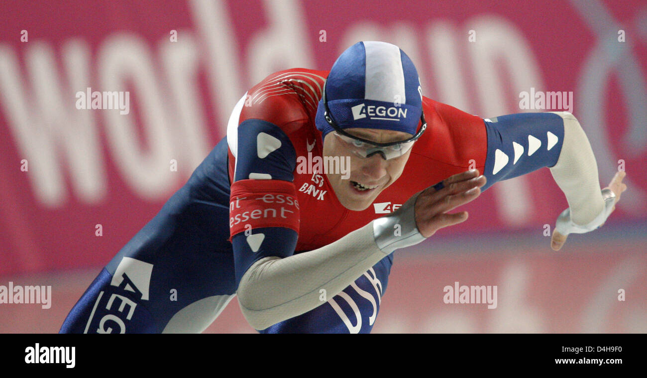 Dutch ice speed skater Stefan Groothuis is shown in action during the ...