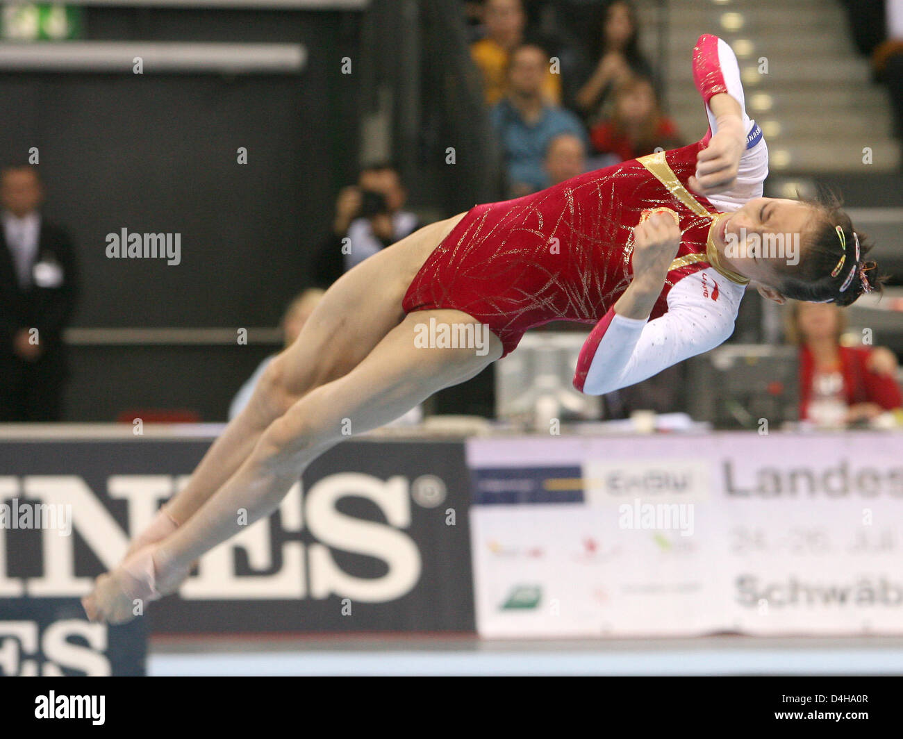 Chinese olympic gymnast hi-res stock photography and images - Alamy