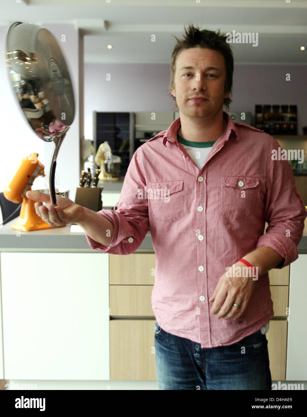 Jamie oliver school cooking hi-res stock photography and images - Alamy