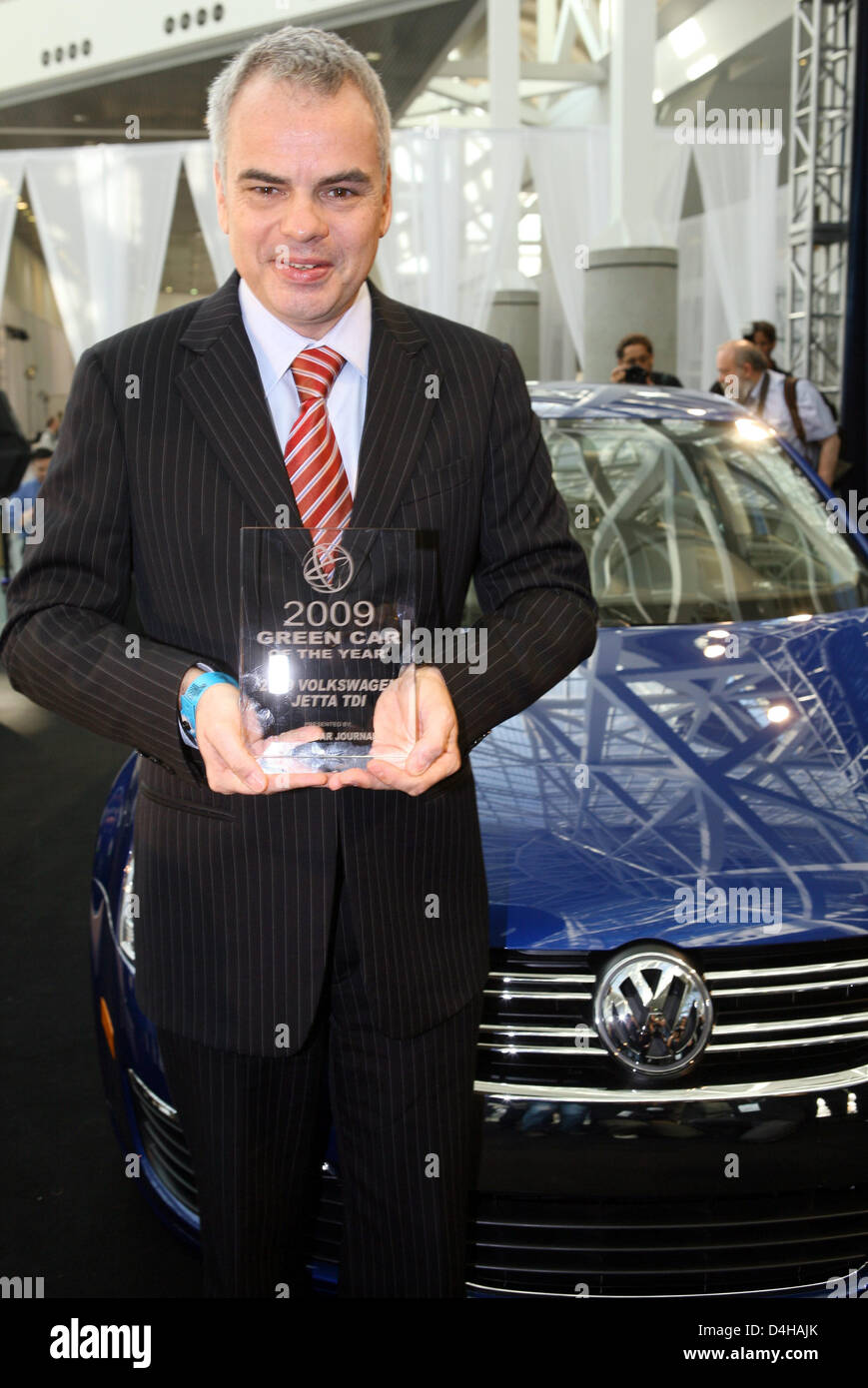 The CEO of VW USA, Stefan Jacobi poses with the ?Green Car of the Year ...