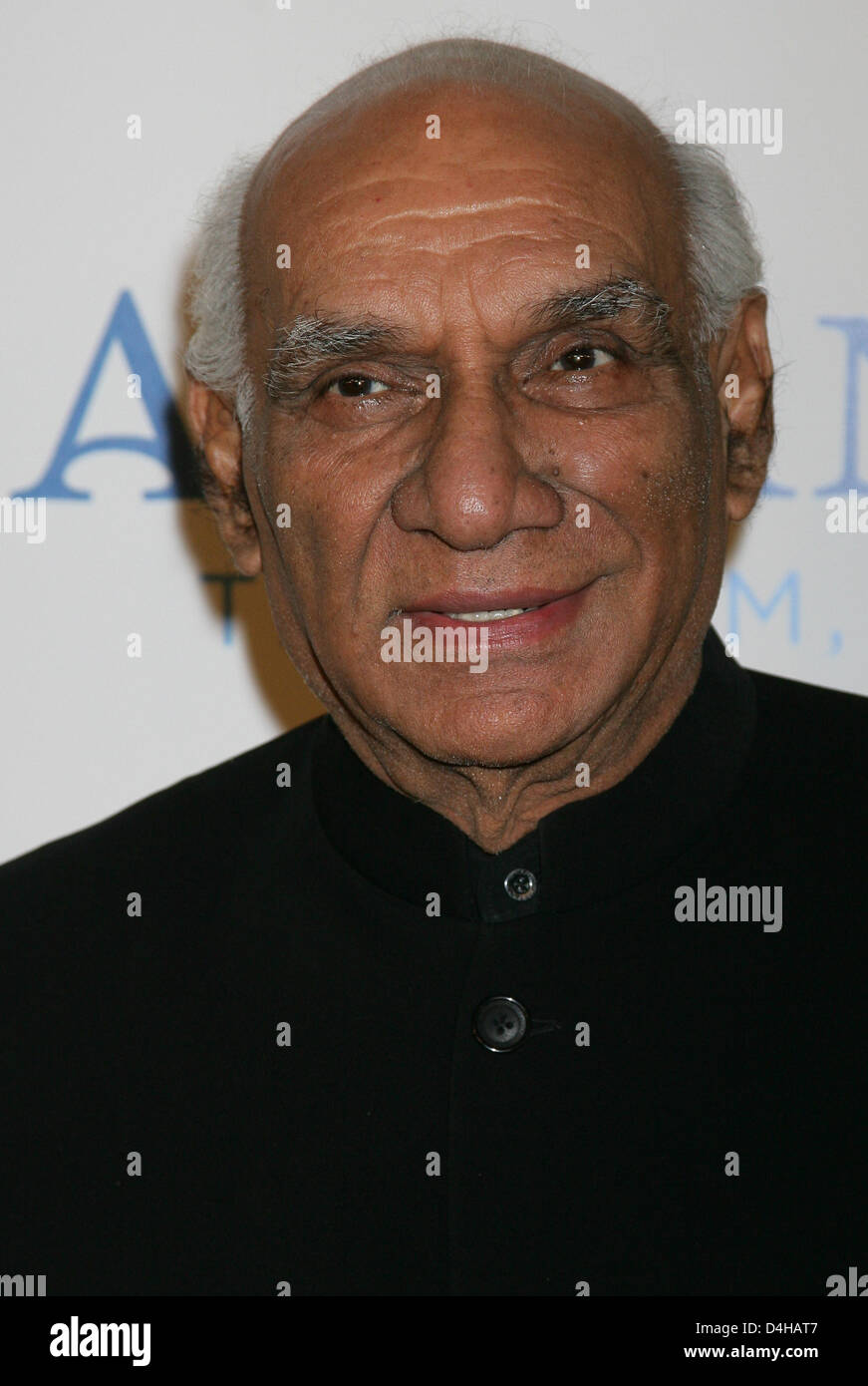Indian director Yash Chopra arrives on the red carpet at Hotel ...