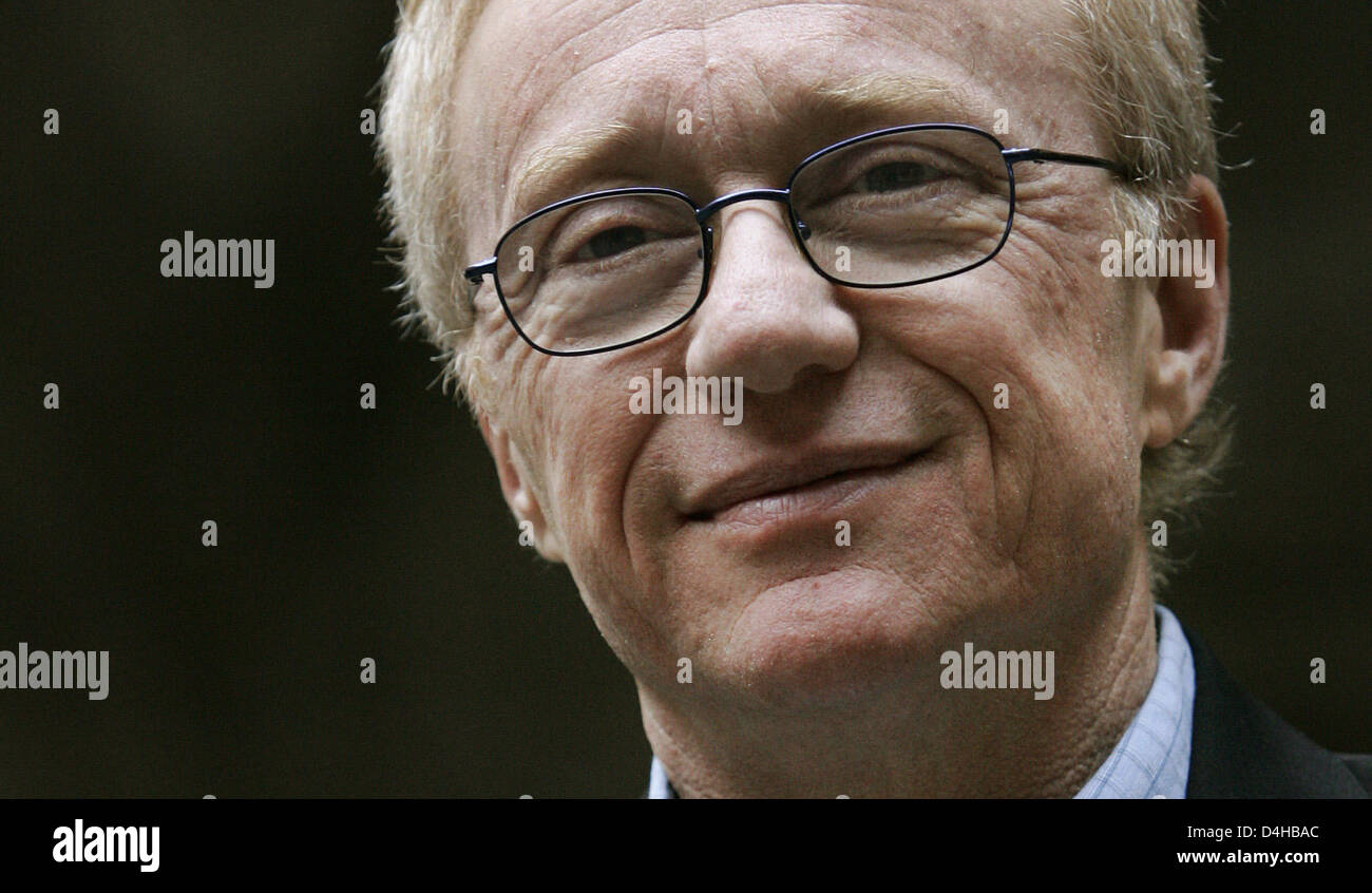 Israeli author David Grossmann poses prior to a press conference in ...
