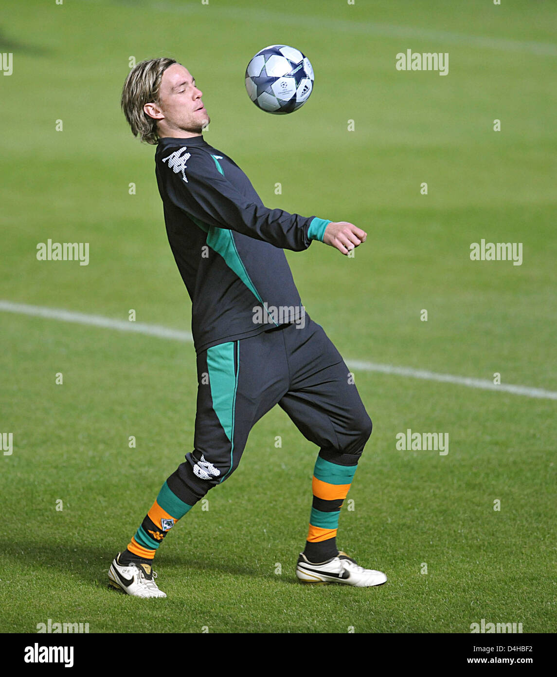 Werder Bremen player Clemens Fritz seen in action during practice at ...