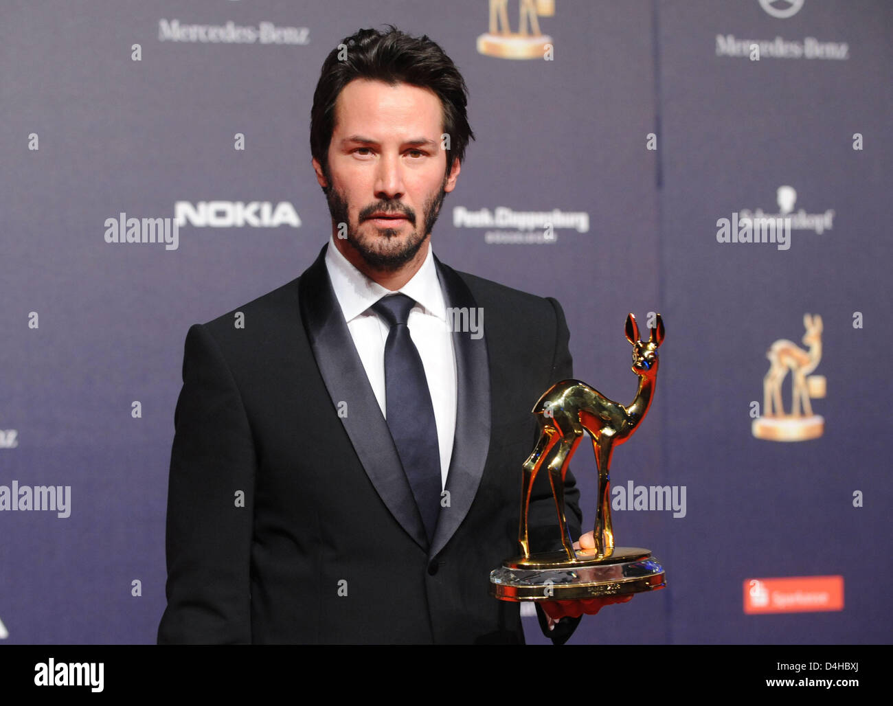 Actor Keanu Reeves poses with his Bambi ?Actor International? award ...