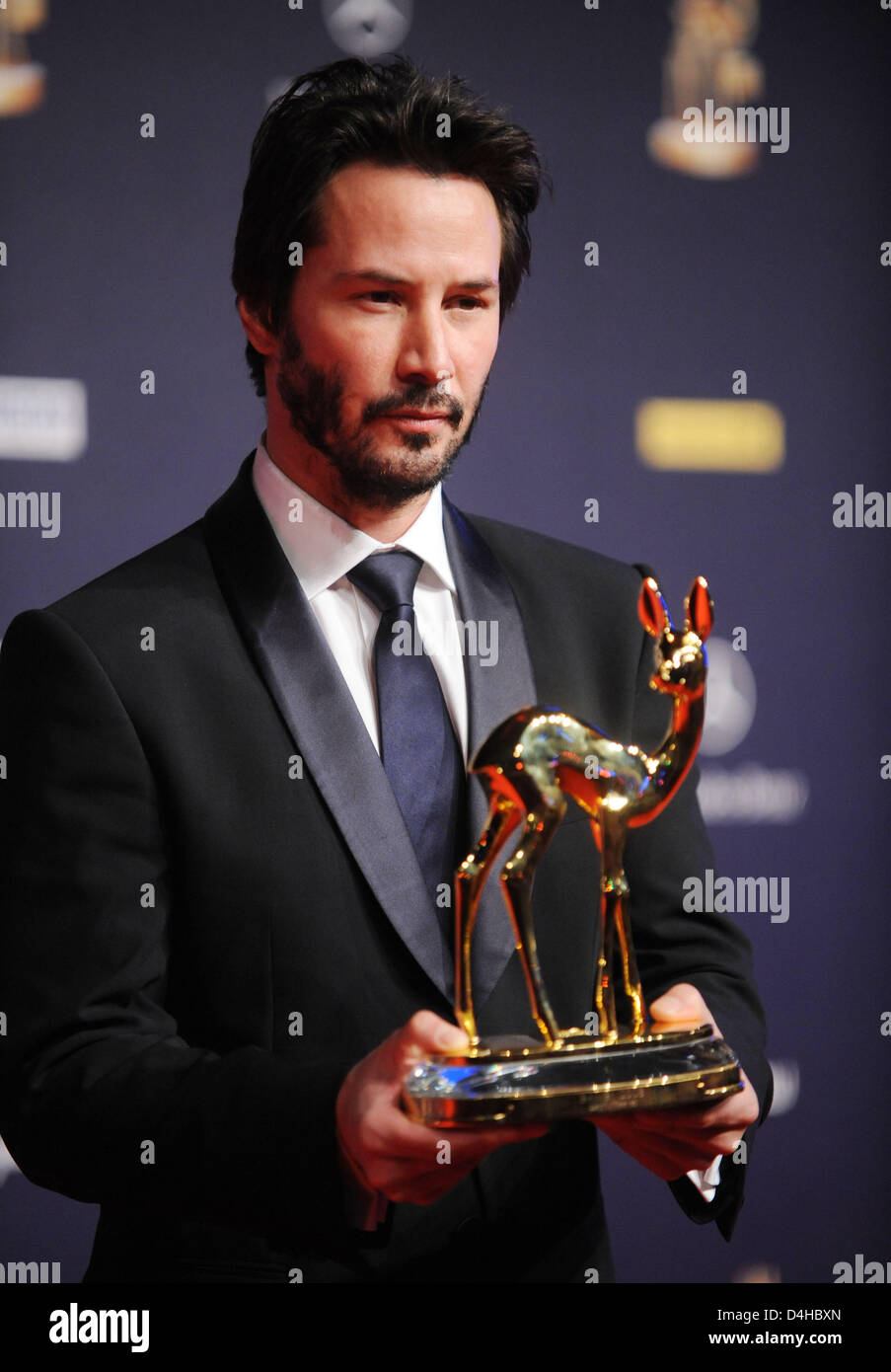 Actor Keanu Reeves poses with his Bambi ?Actor International? award ...