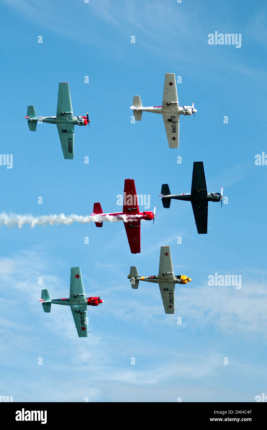 Five planes formation hi-res stock photography and images - Alamy
