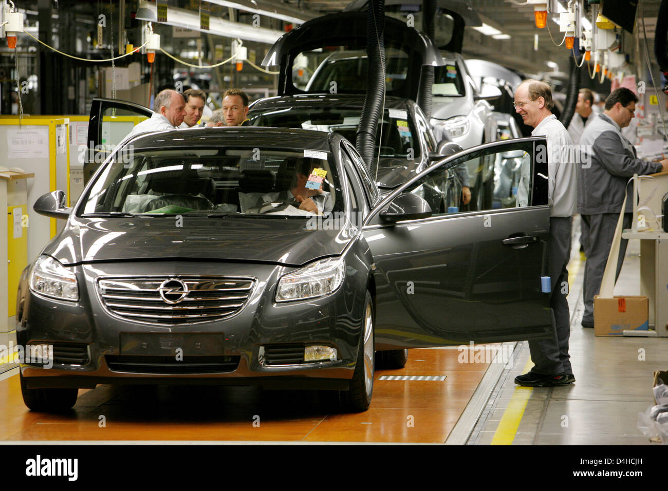 Opel employees work on the company?s new mid-size car Insignia at the ...