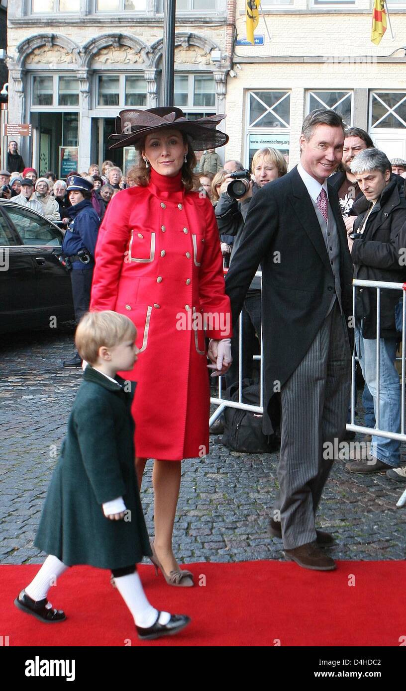 Prince Guillaume of Luxembourg (R) arrives with his wife Princess ...