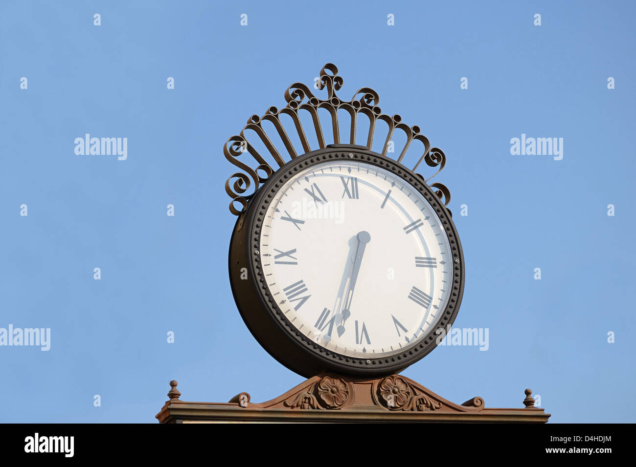 Metropolis clock hi-res stock photography and images - Alamy