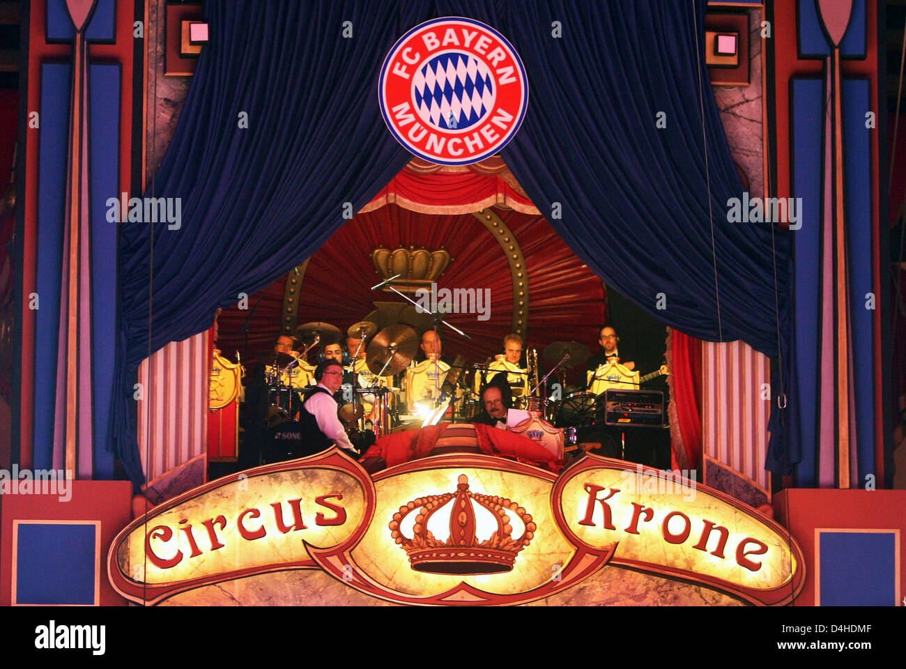 Circus krone logo hi-res stock photography and images - Alamy