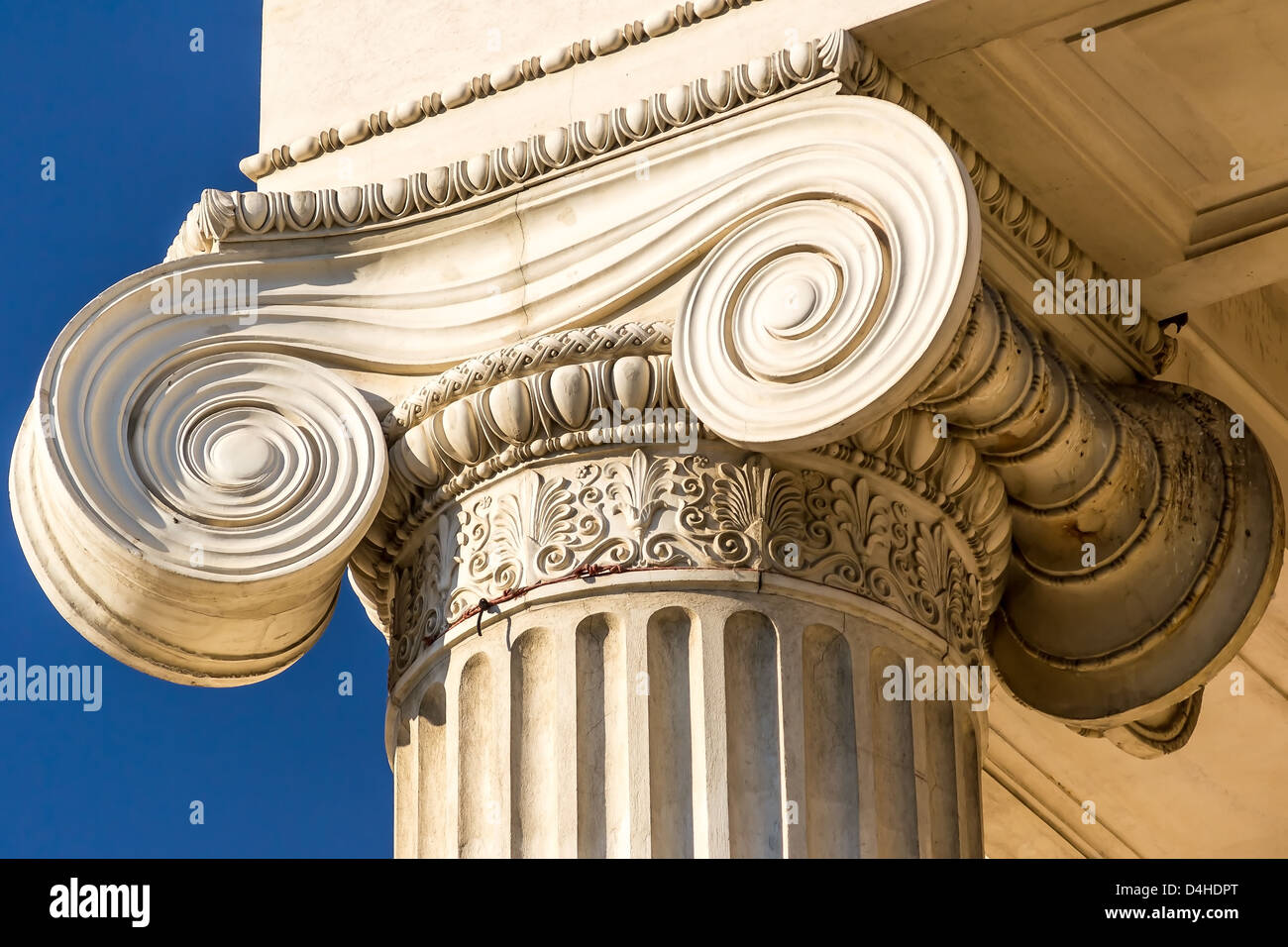 Doric ionic corinthian column hi-res stock photography and images - Alamy