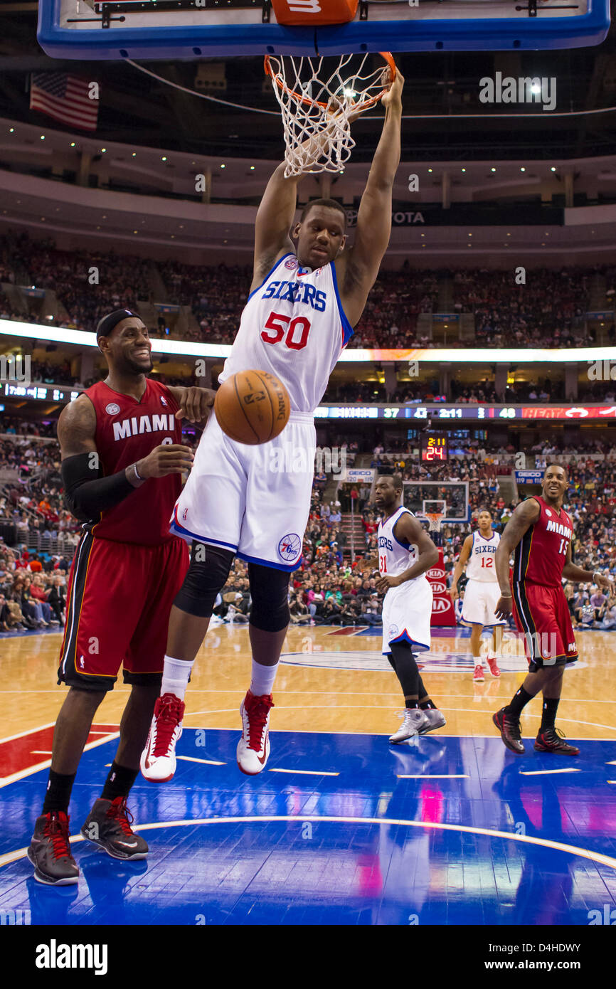 Lebron dunks the ball hi-res stock photography and images - Alamy