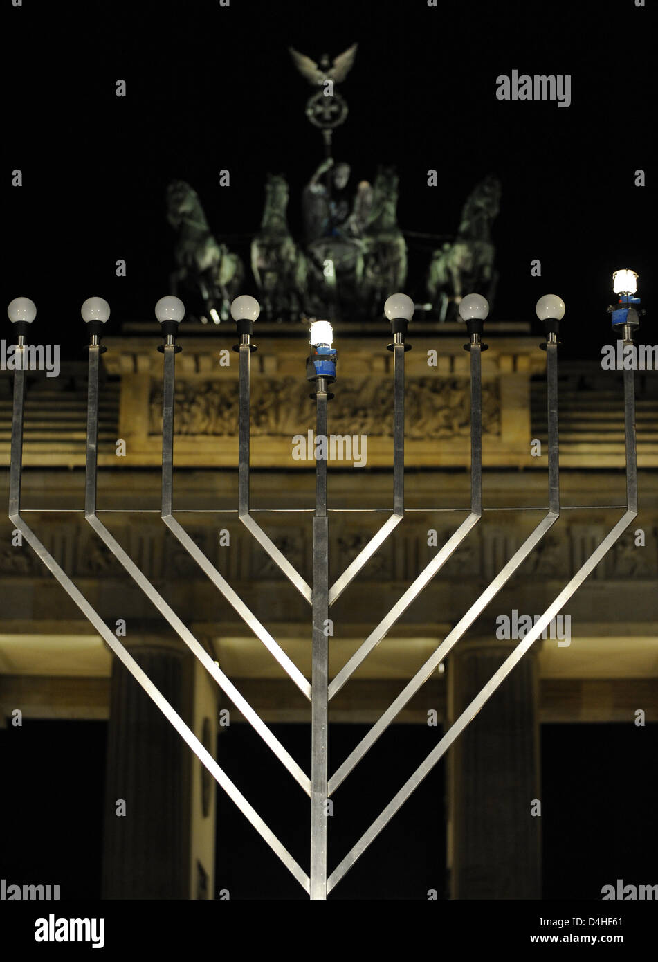 The five metres high Hanukkah menorah is alit in front of Brandenburg ...