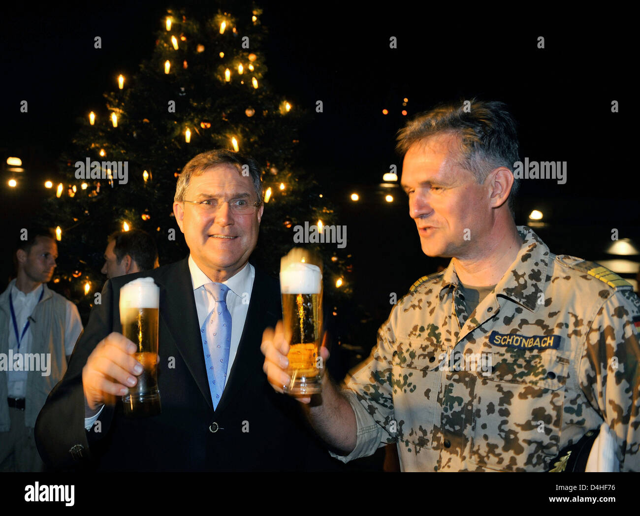 German Defence Minister Franz Josef Jung (L) and frigate captain Kay ...