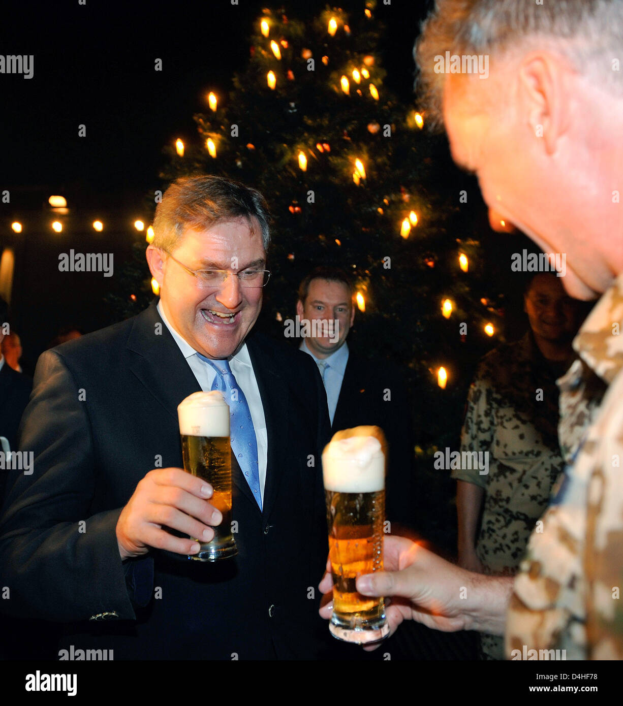 German Defence Minister Franz Josef Jung (L) and frigate captain Kay ...
