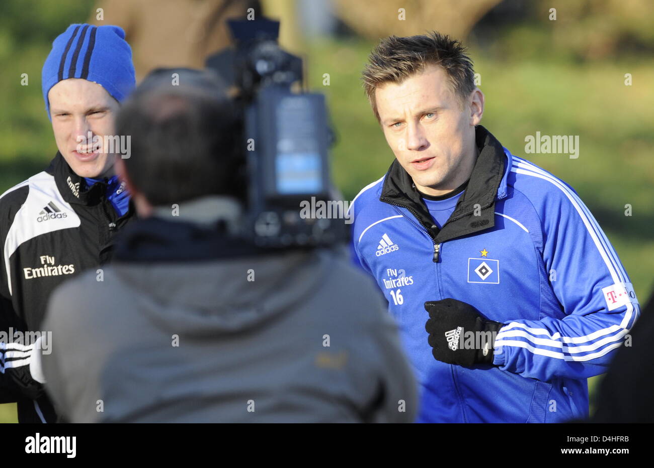 Marcell Jansen (L) and Ivica Olic (R) of German Bundesliga club SV ...