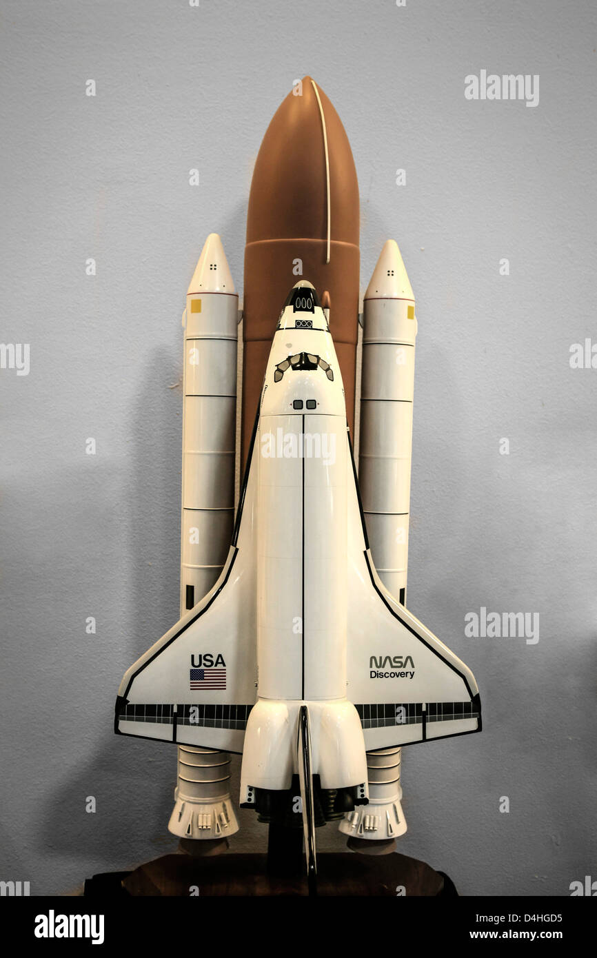 Space shuttle model hi-res stock photography and images - Alamy