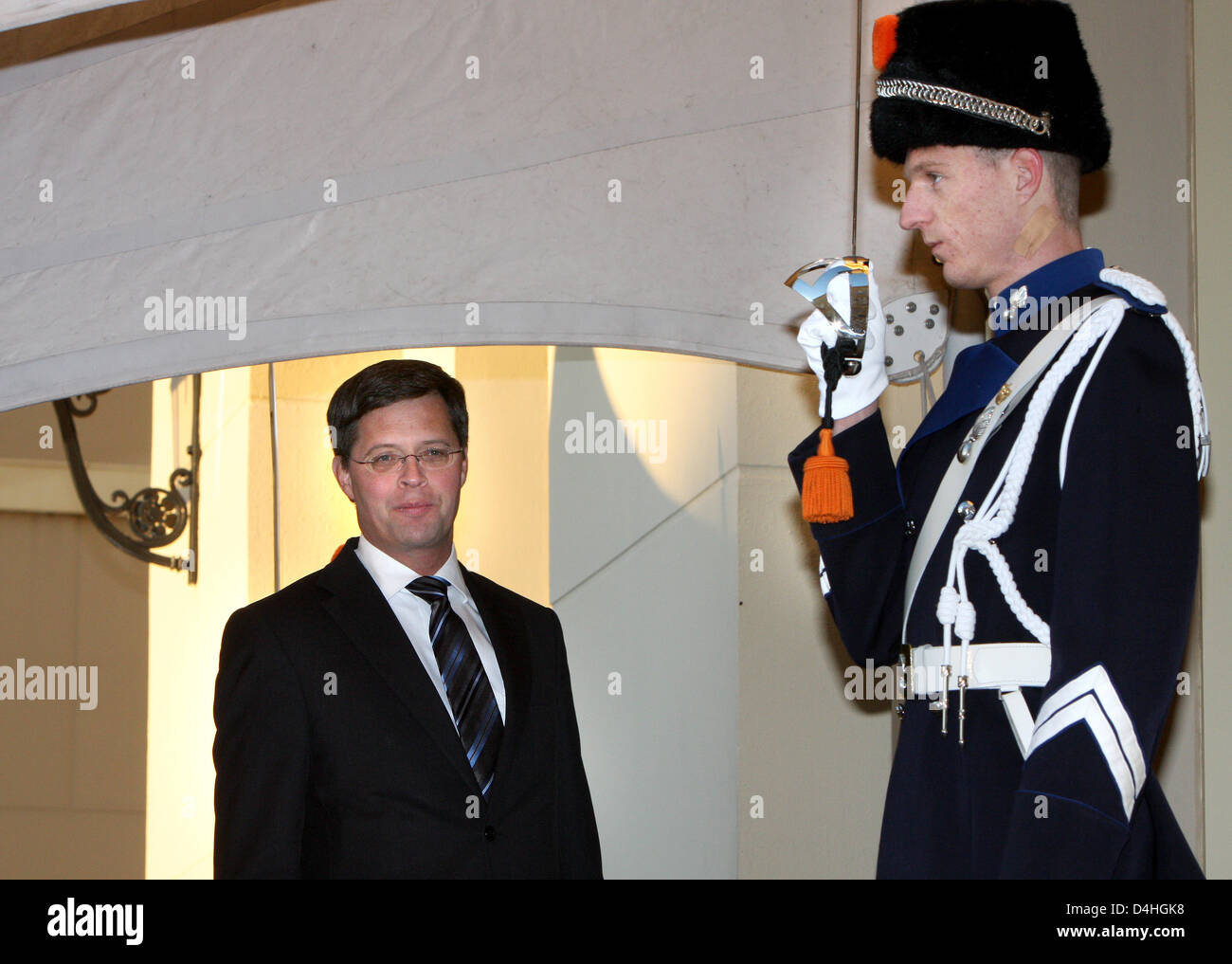 Dutch Prime Minister Jan Peter Balkenende (L) arrives at Palace ...