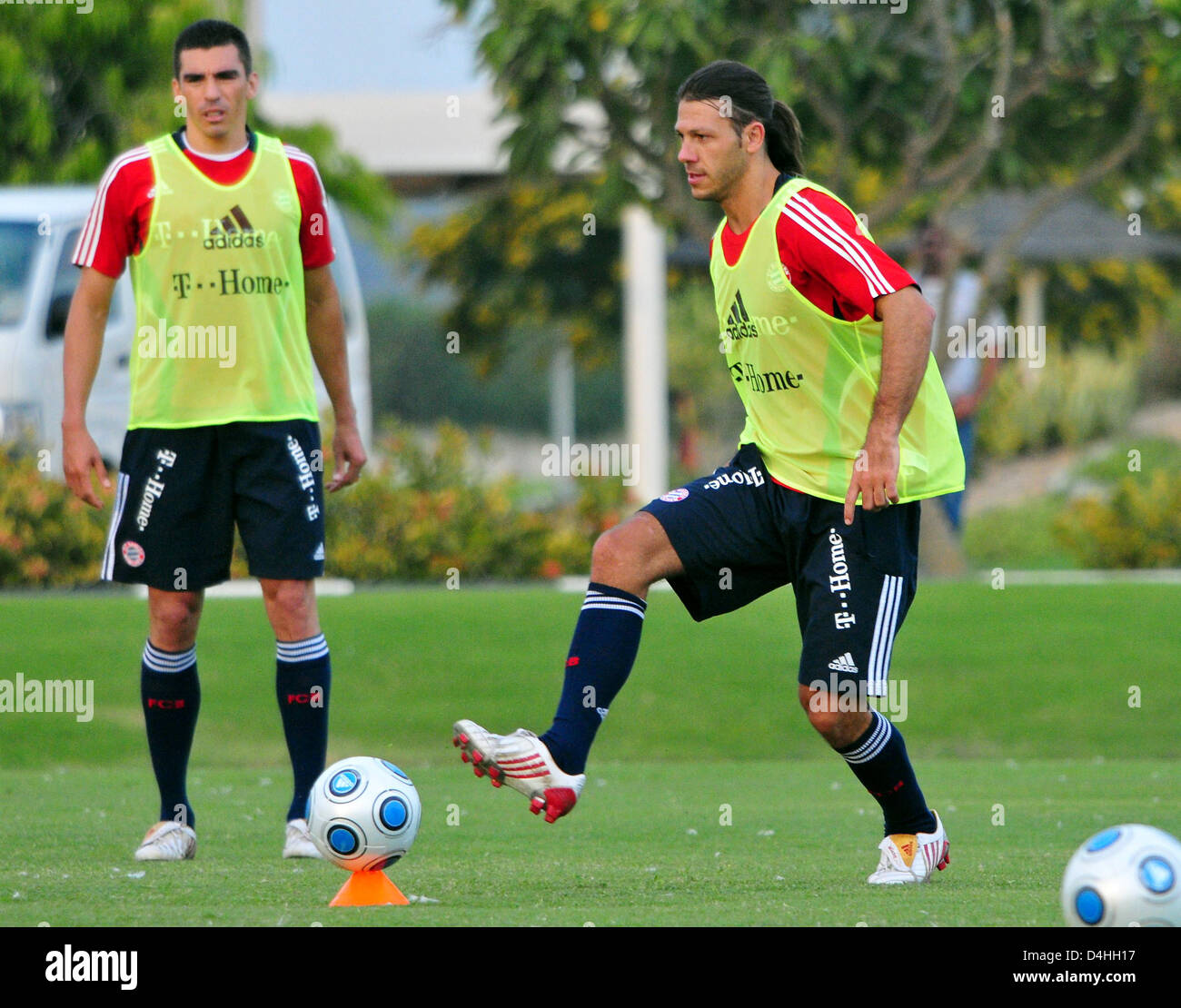 Full backs hi-res stock photography and images - Alamy