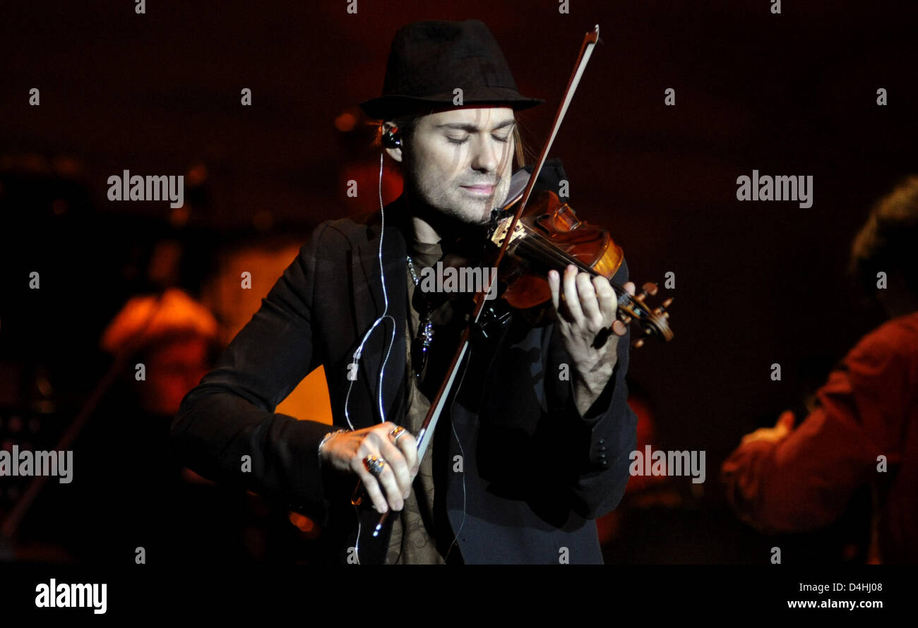 2009 violinist hi-res stock photography and images - Alamy