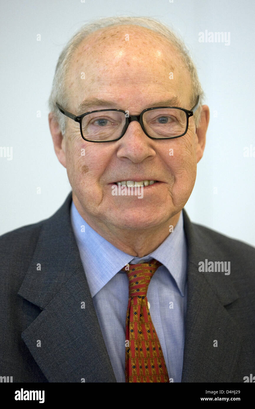 Former CEO of the International Atomic Energy Agency (IAEA), Hans Blix ...