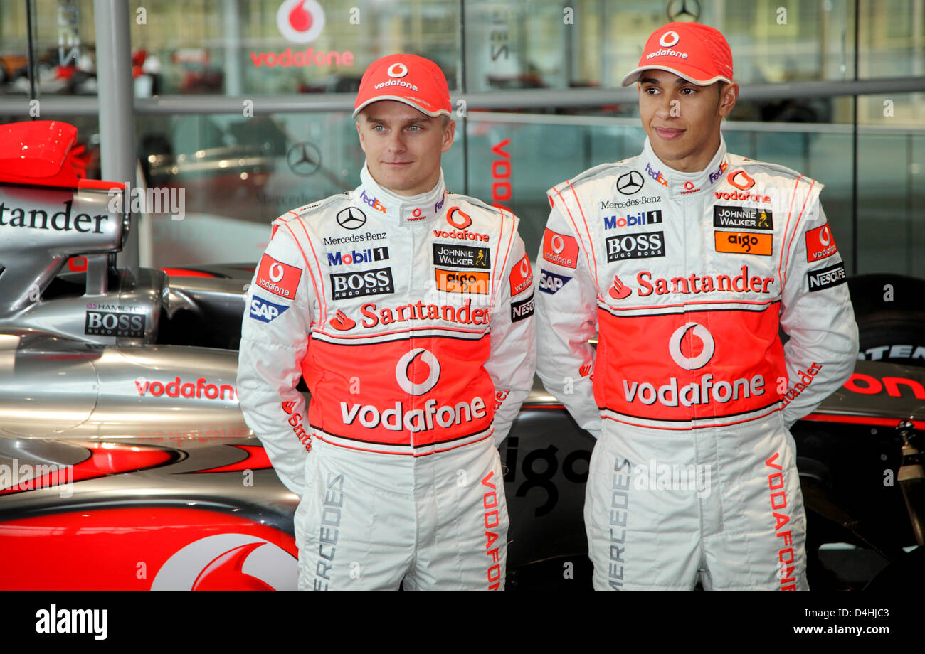 Formula one world champion lewis hamilton pose hi-res stock photography ...