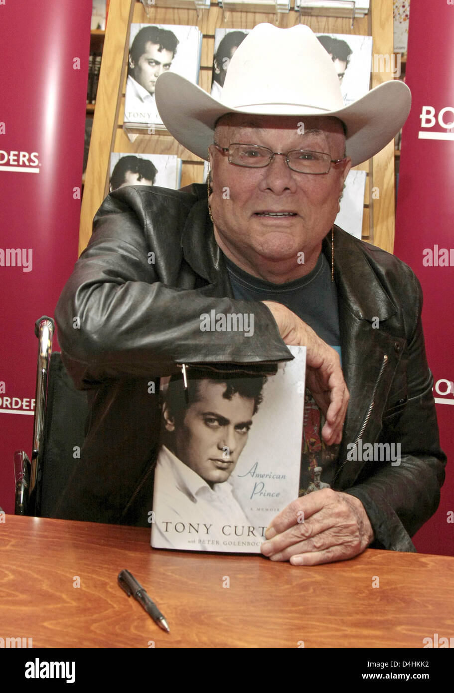 US actor Tony Curtis presents his memoirs book ?American Prince? at ...