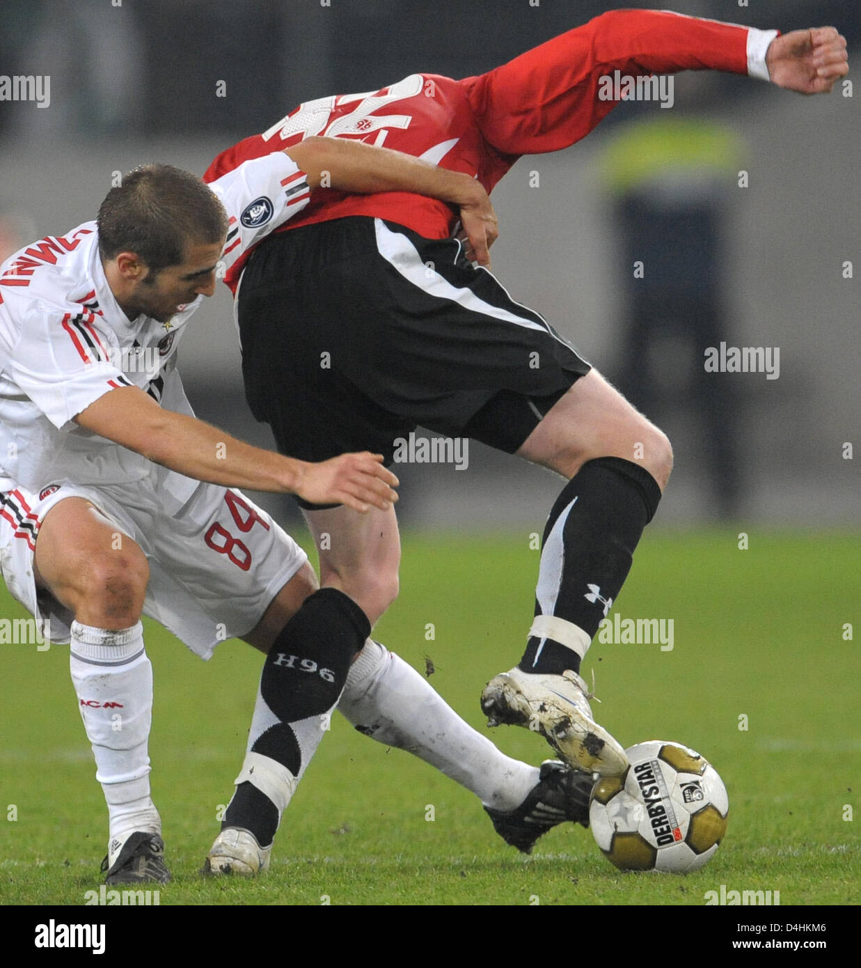 Hanover?s Mikael Forssell (R) and Mathieu Flamini of AC Milan vie for ...