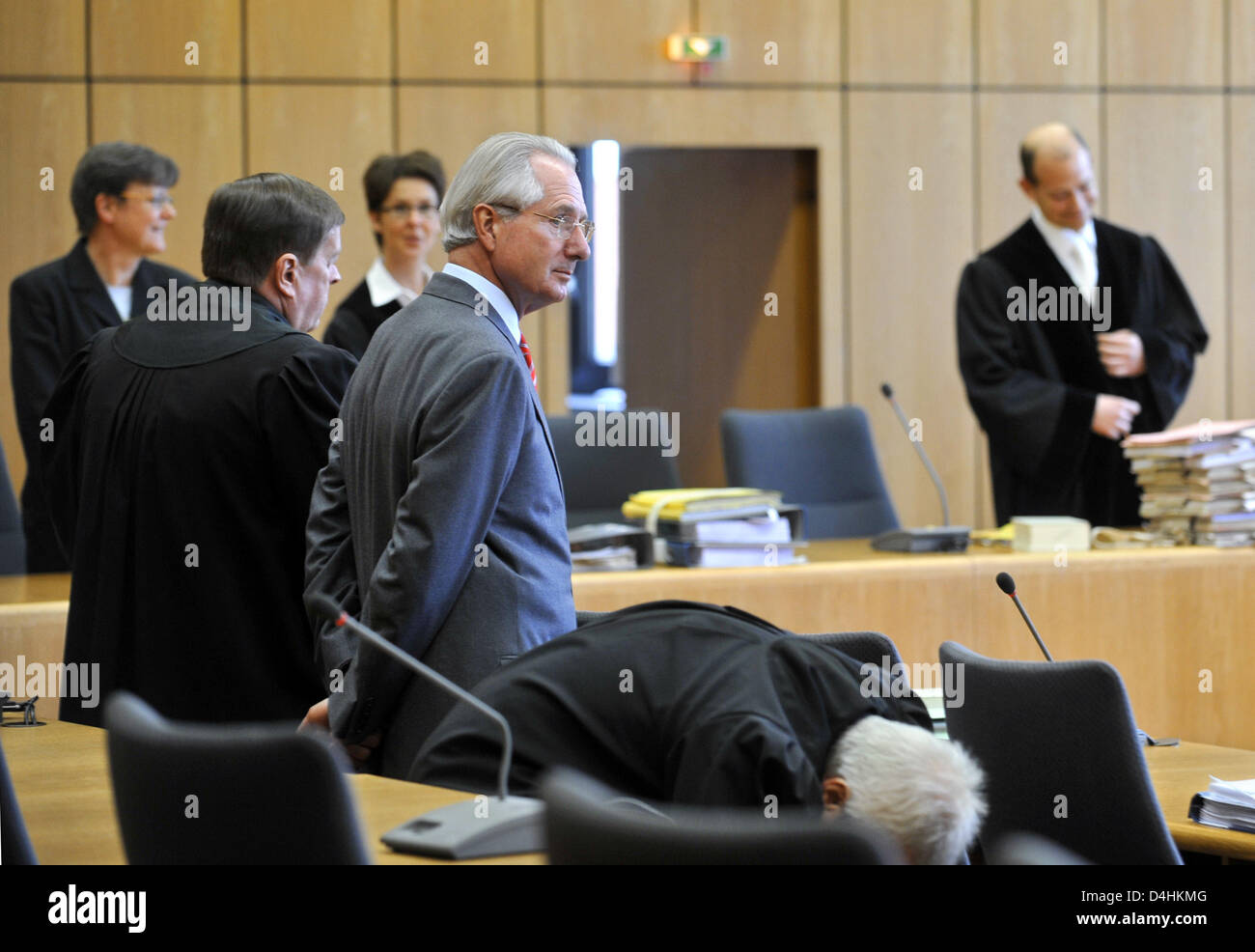 The defendant, former CEO of Deutsche Post AG, Klaus Zumwinkel (C ...