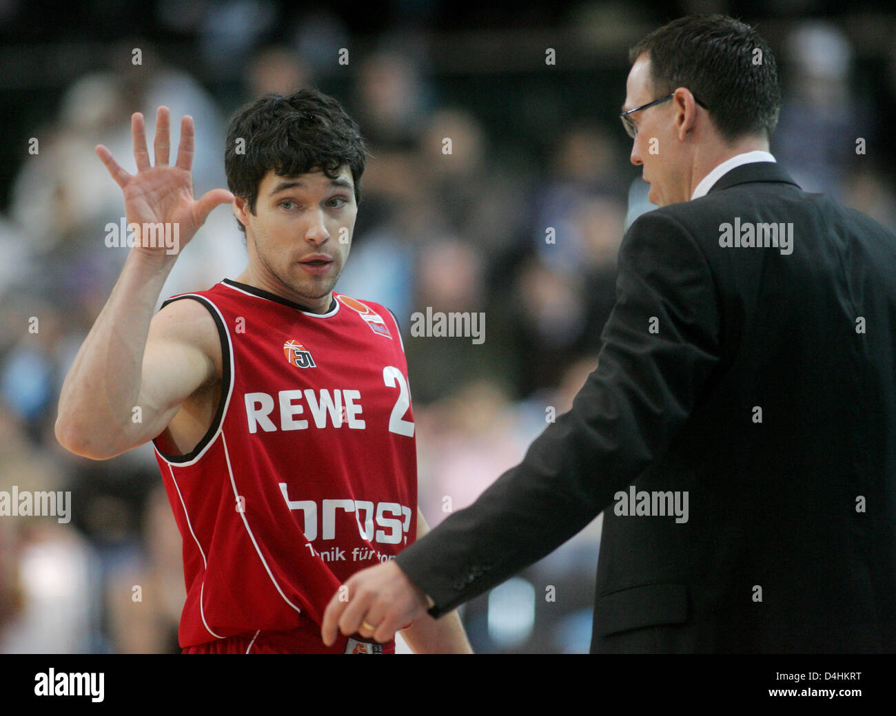 Nba basketball player and coach hi-res stock photography and images - Alamy