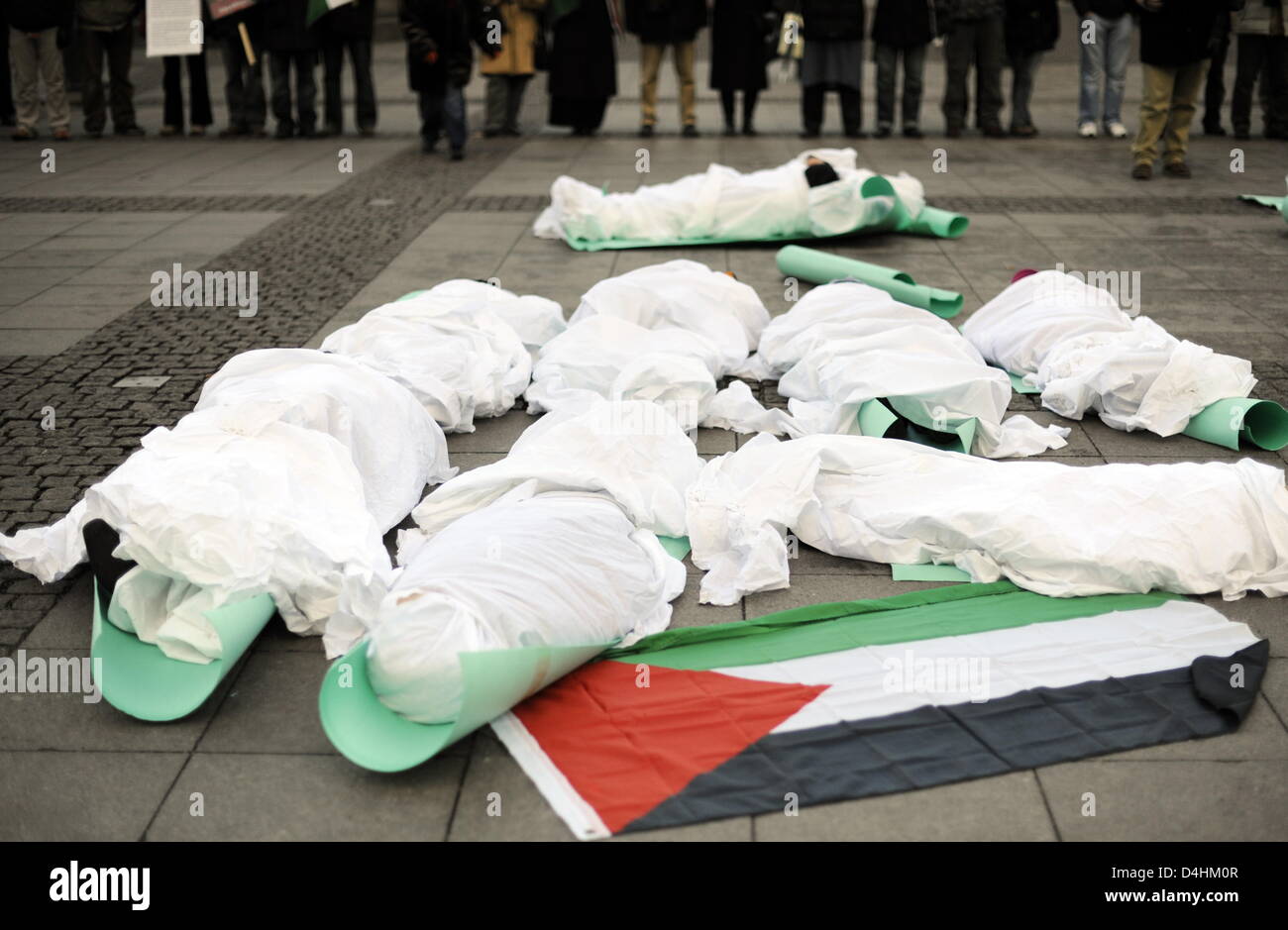Children wrapped in ?shrouds? demonstrate for the war victims in the ...