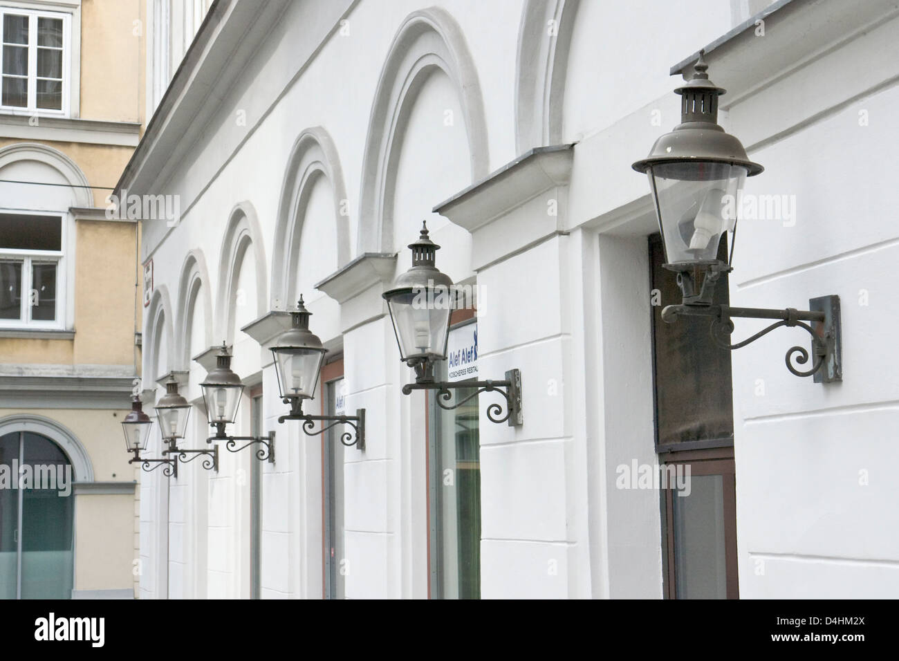 Street lamps vienna hi-res stock photography and images - Alamy