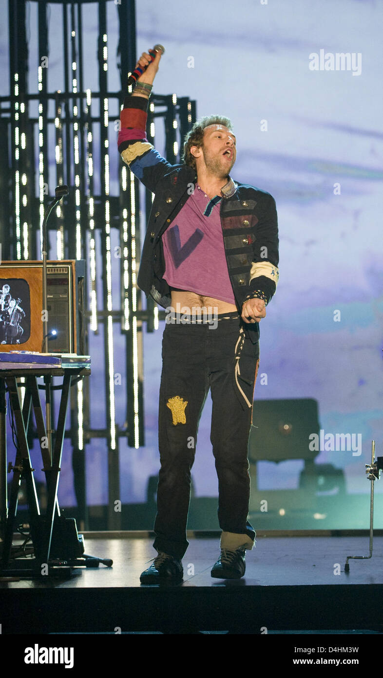 Chris Martin, singer of British band ?Coldplay?, performs during the ...