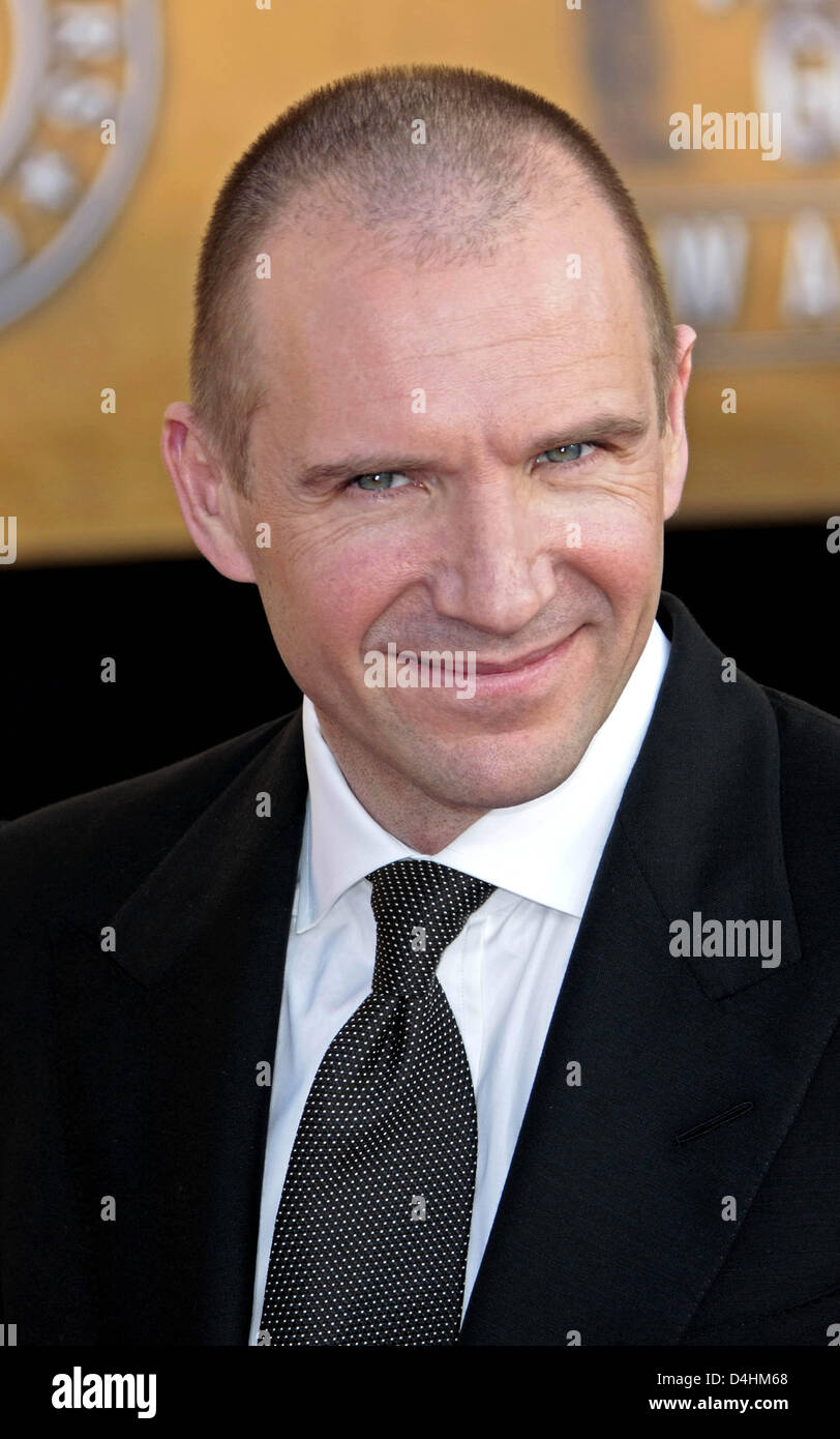 Actor Ralph Fiennes arrives at the 15th Annual Screen Actor's Guild ...
