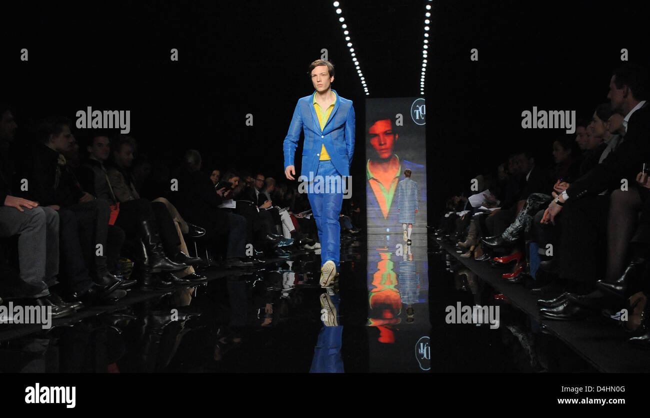 Models present fashion by Joel Horwitz during the show ?Designer for ...