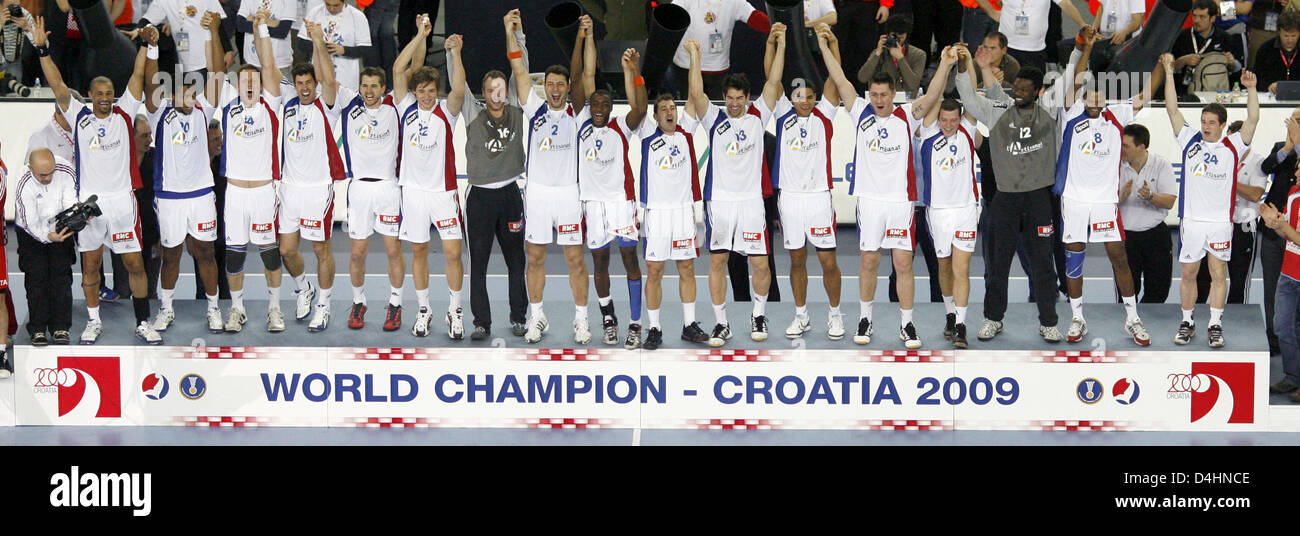 France?s players celebrate their team?s victory in the Handball World ...
