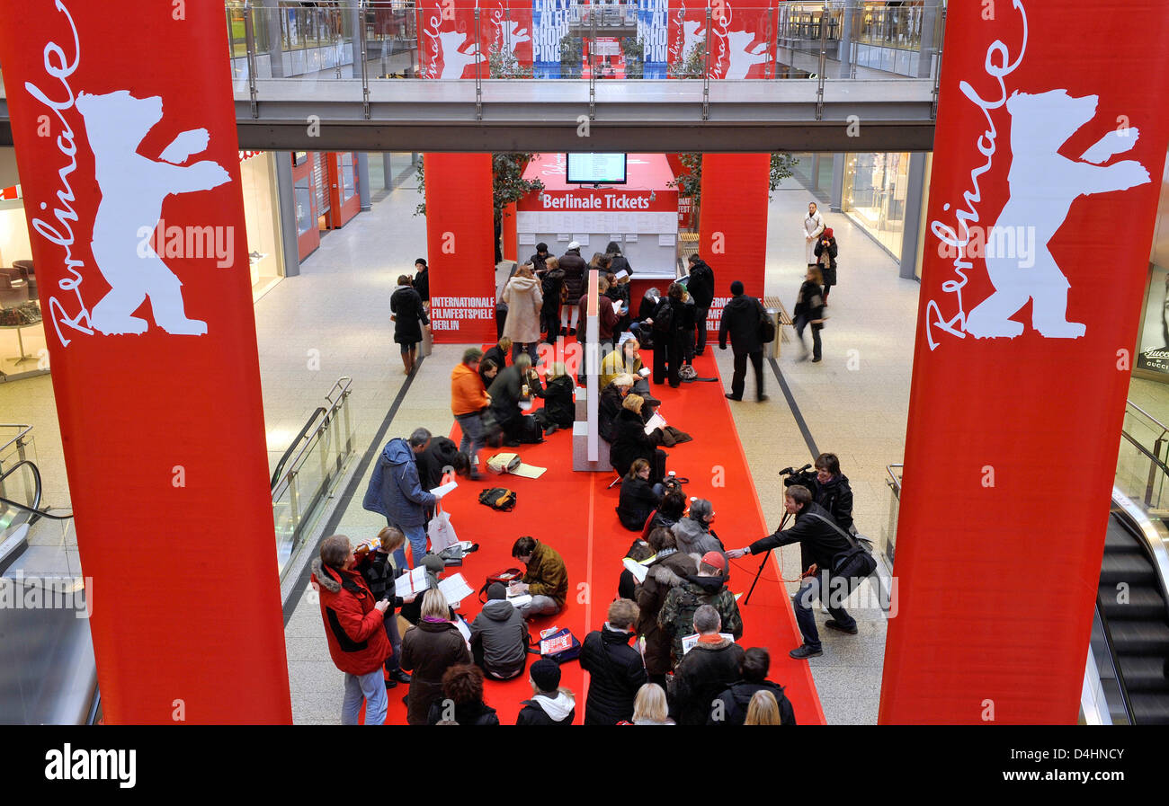 Ticket Cinema Queue High Resolution Stock Photography and Images - Alamy