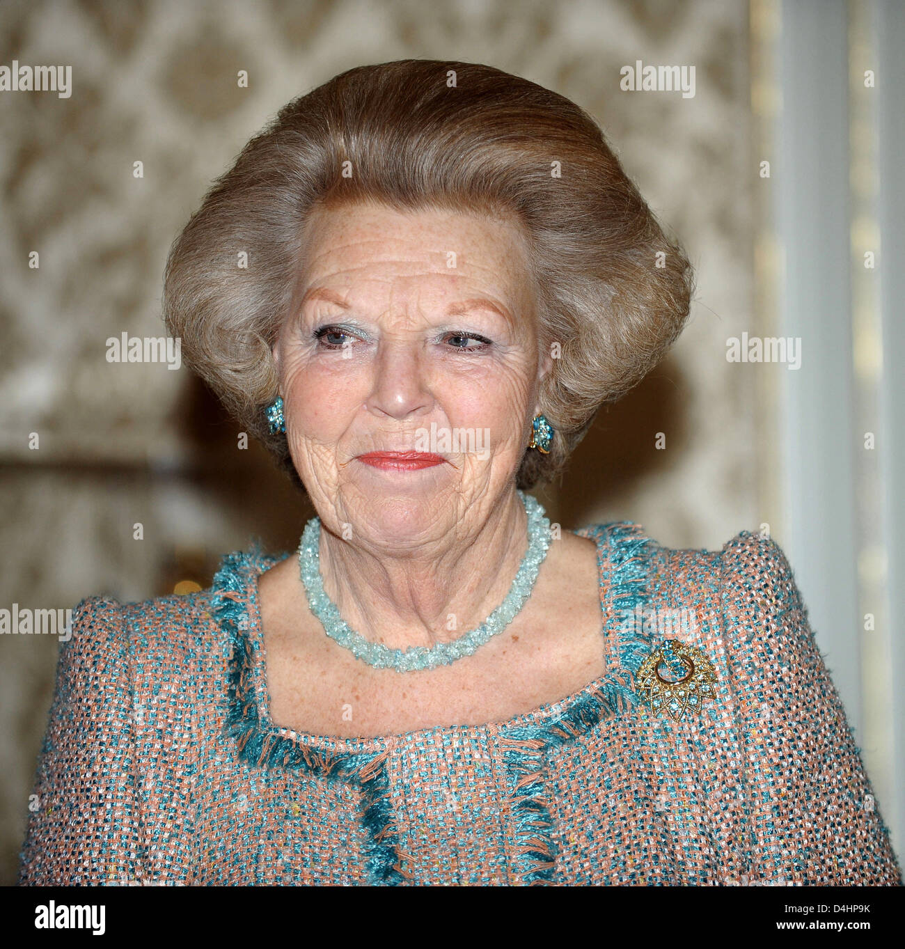 Dutch Queen Beatrix welcomes President Yayi of Benin and his wife ...