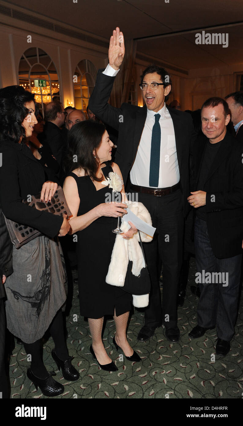 (L-R) Minu Barati-Fischer, German actress Hannelore Elsner, US actor ...