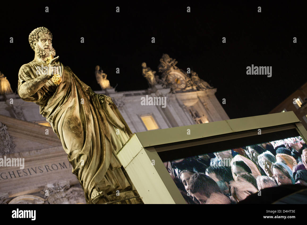 Conclave pope smoke hi-res stock photography and images - Alamy
