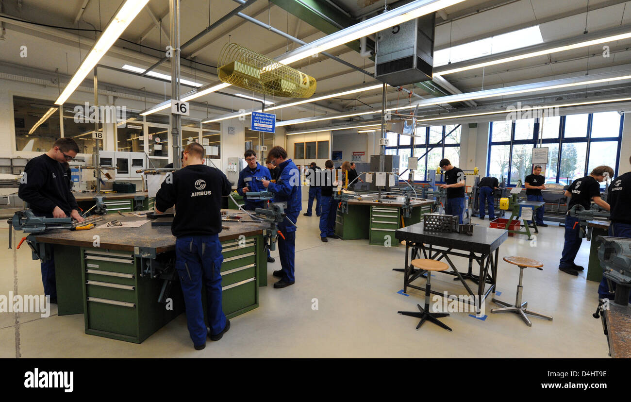 Members of staff of Airbus work at the company site in Hamburg, Germany ...