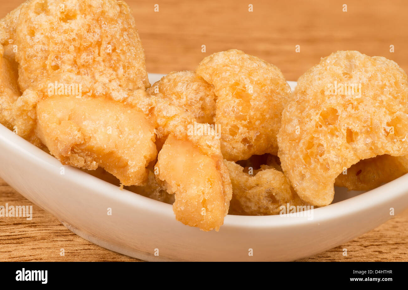 Bowl of fresh crunchy pork rinds on a bar counter Stock Photo - Alamy
