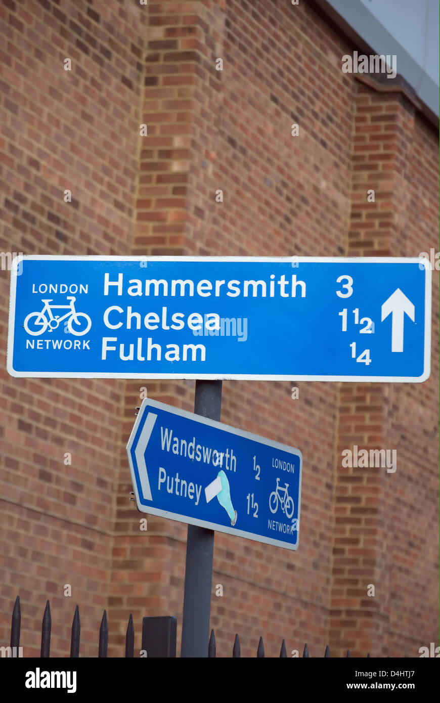 Cycle sign signs hi-res stock photography and images - Alamy