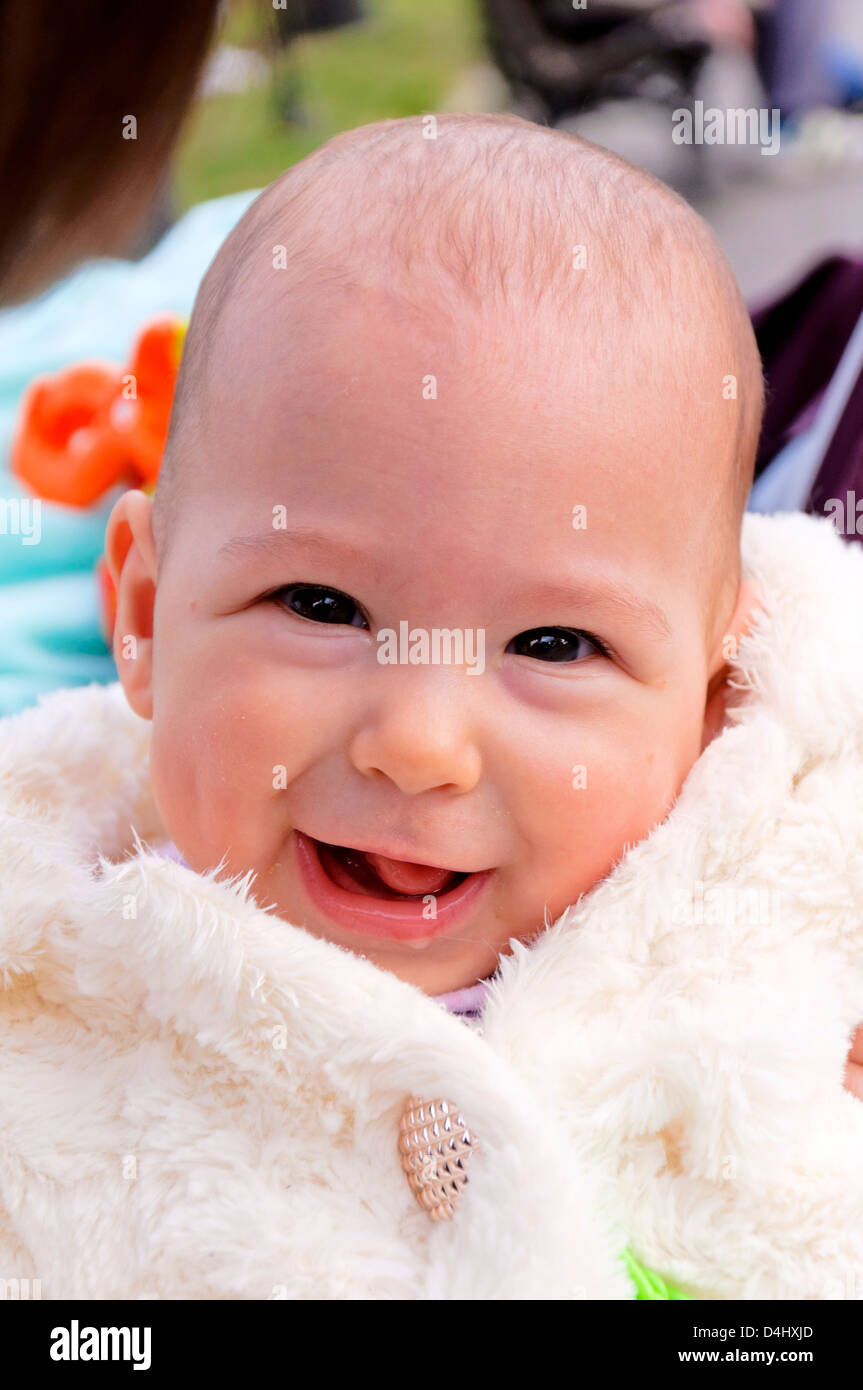 Portrait of happy baby girl outdoor Stock Photo - Alamy