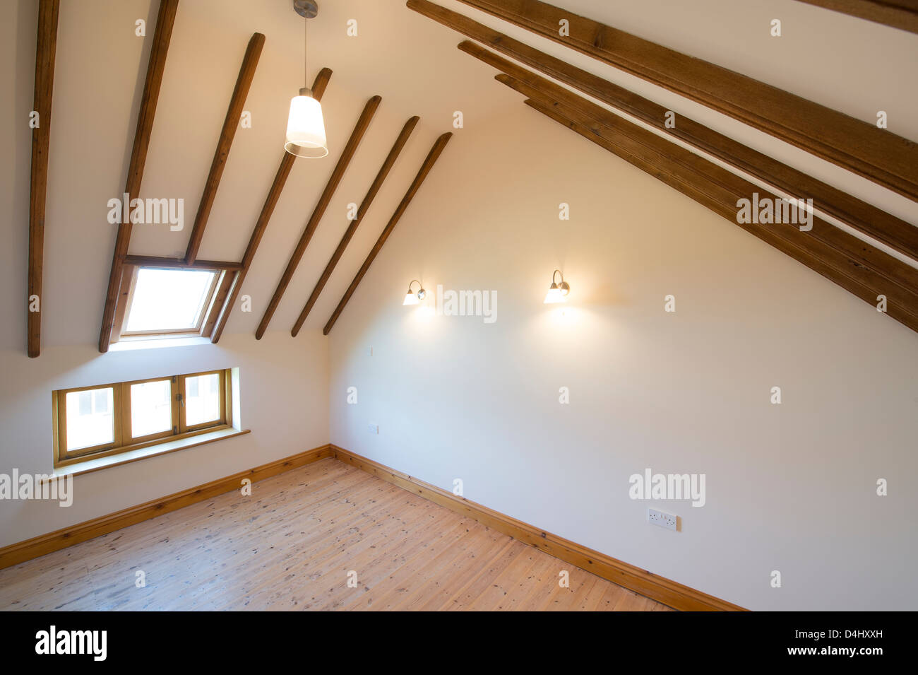 Loft conversion hi-res stock photography and images - Alamy