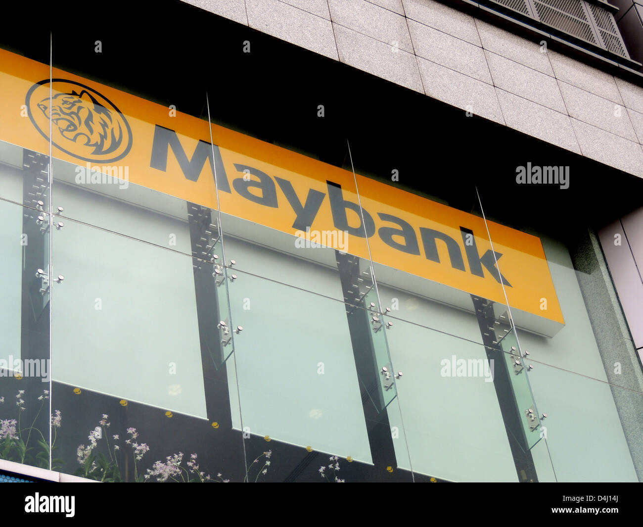 MAYBANK TOWER skyscraper in Singapore. Photo Tony Gale Stock Photo - Alamy