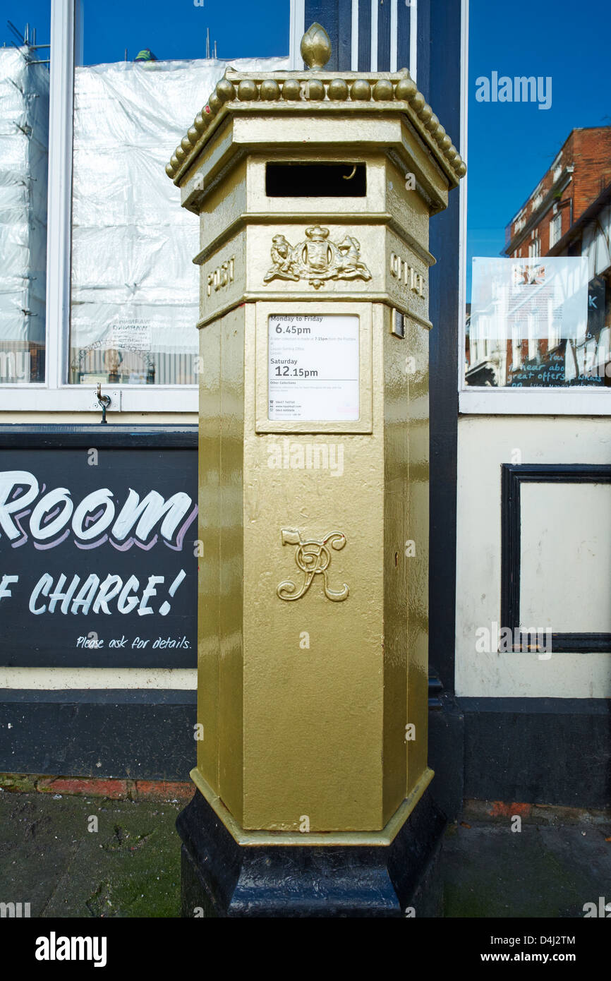 Gold pillar box hi-res stock photography and images - Alamy