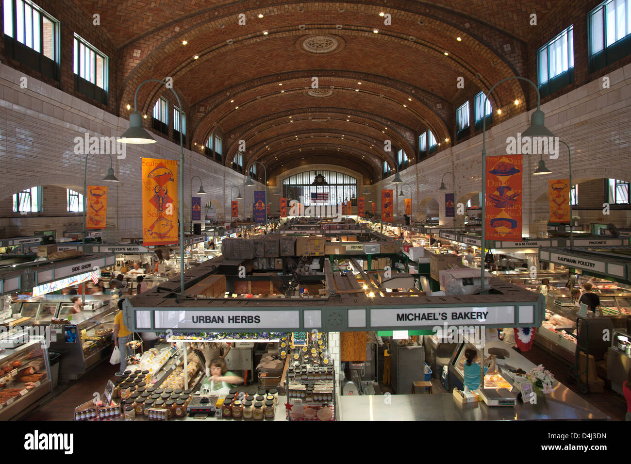 City concourse landmark hi-res stock photography and images - Alamy