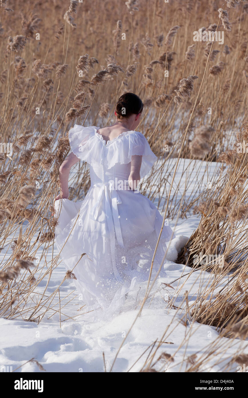 Young bride hi-res stock photography and images - Alamy